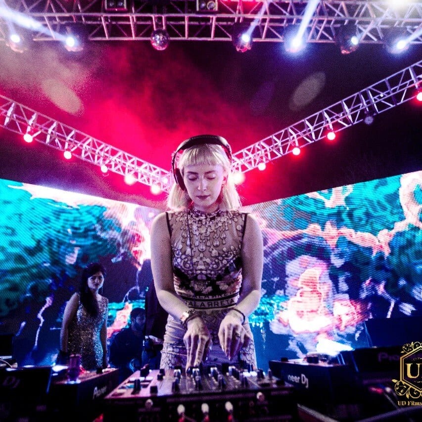 THE TAJ WITH DJ BERRY GANGSTA - Ruben Galarreta